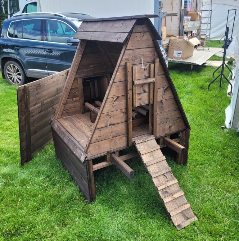 The Midi Dingle Chicken Coop UK - Smiths Sectional Buildings